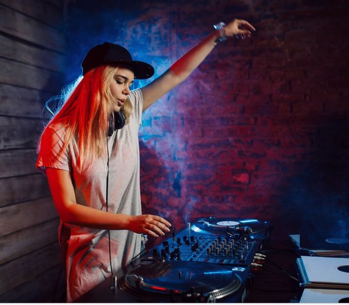 Study Reveals Over a Billion Young Individuals Risk Permanent Hearing ...